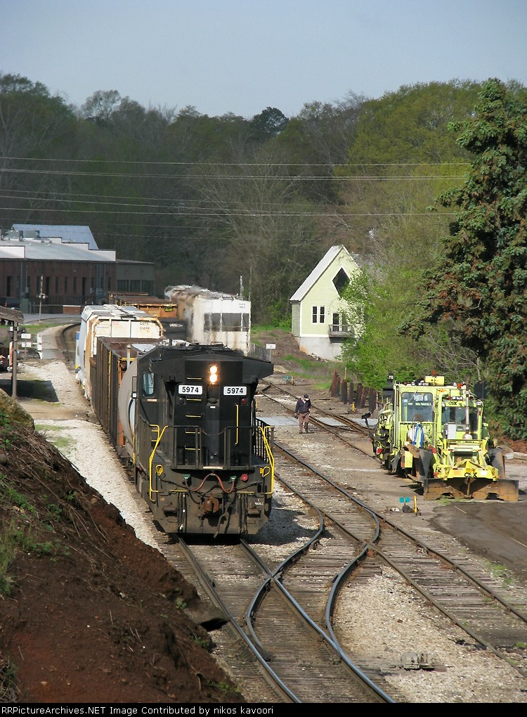 CSX Y111 preparing to depart for East Athens